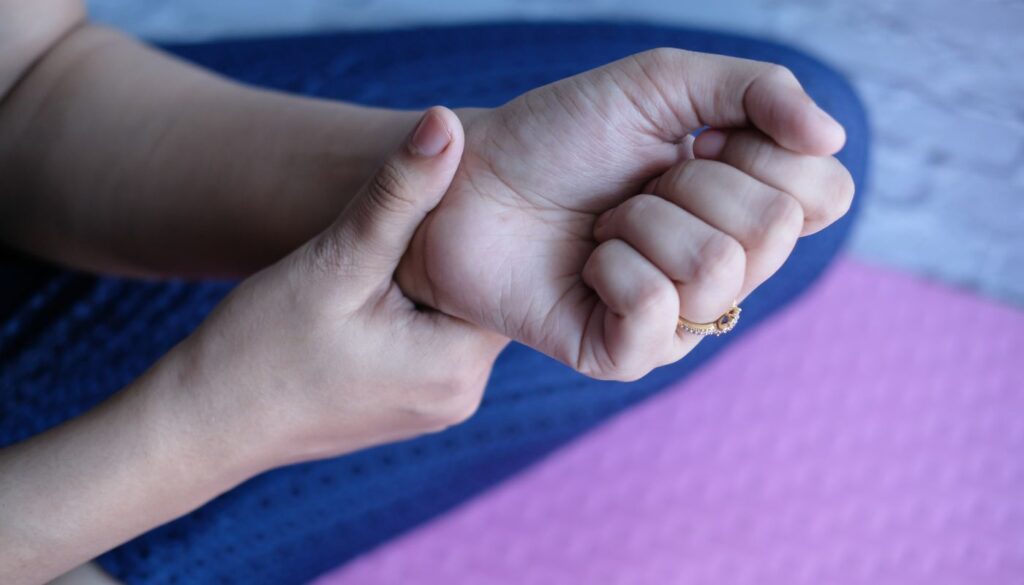 Parestesia ¿Qué es y cómo la quiropráctica ayuda? - Aurele Rossi 2024